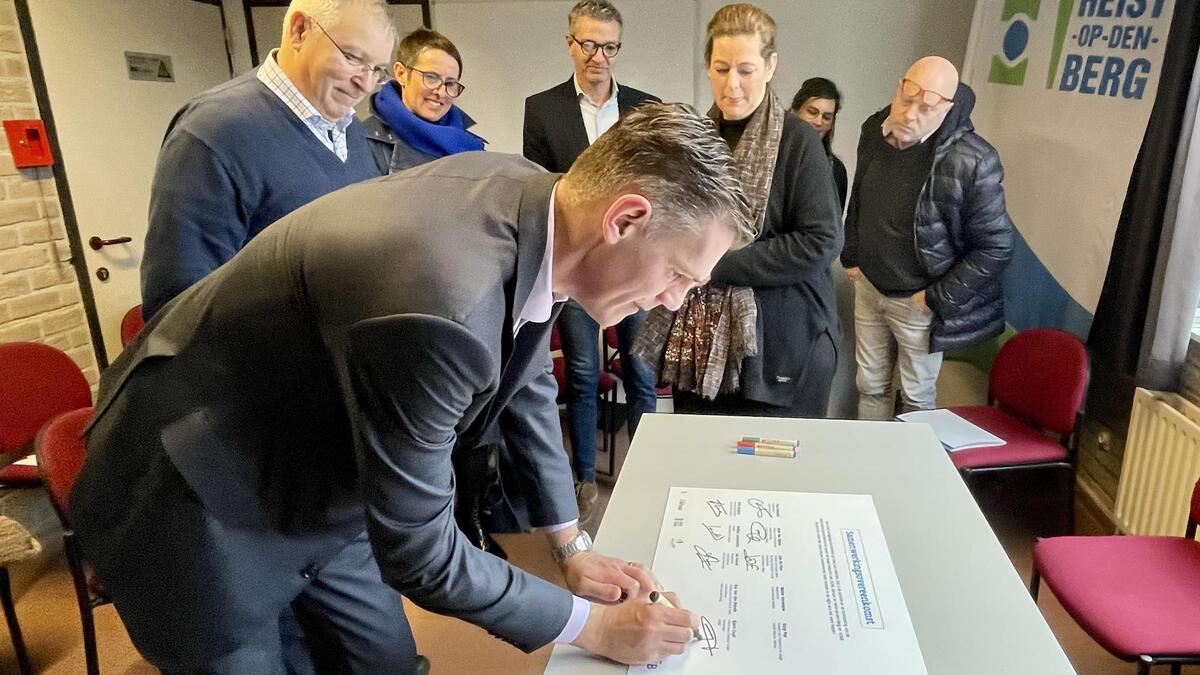 RTV - Drie lokale besturen en VDAB bezegelen samenwerkingsakkoord: “Meer mensen aan het werk op ...